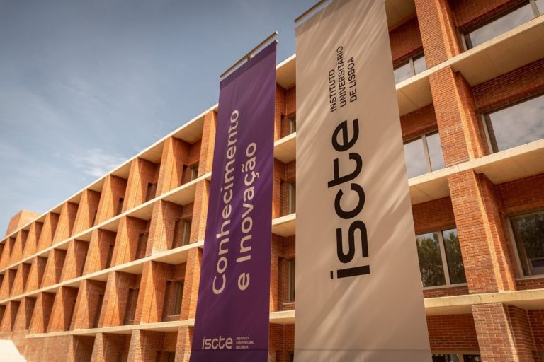 Iscte wins the Human Resources Excellence in Research Award - PIONEER ...